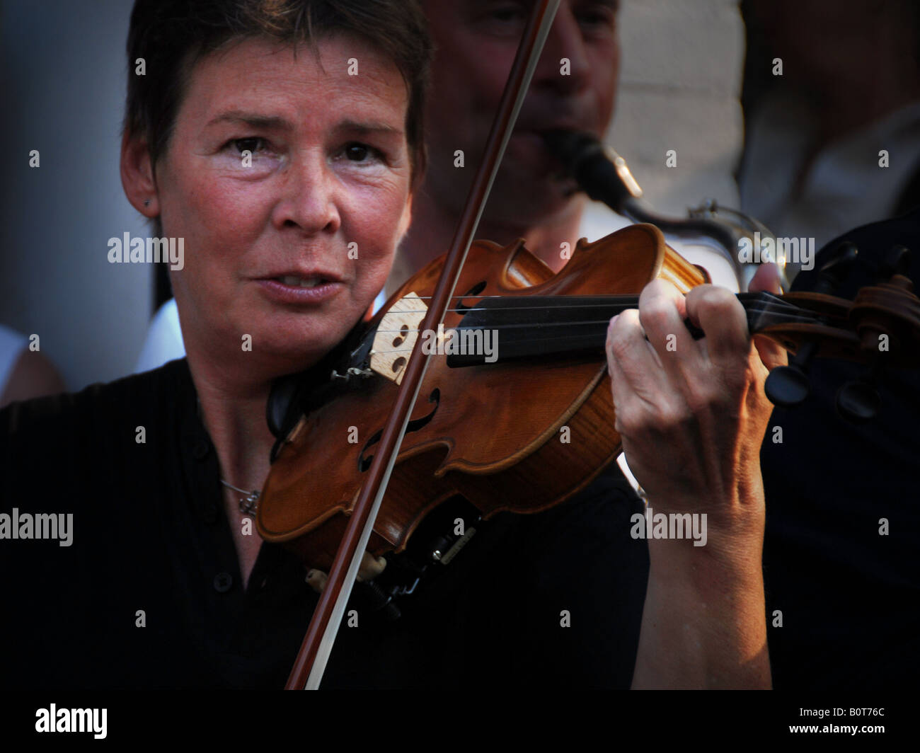 Violinist player hi-res stock photography and images - Alamy