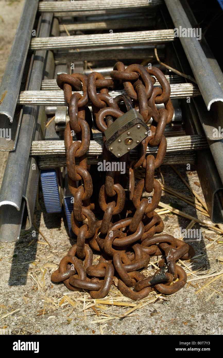 Chain and padlock secure workmans ladders Stock Photo - Alamy