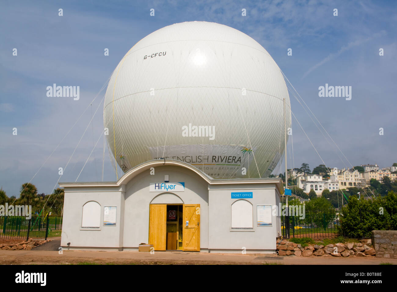 The Lindstrand Hi Flyer Hi Flyer helium balloon ride in Torre Abbey ...