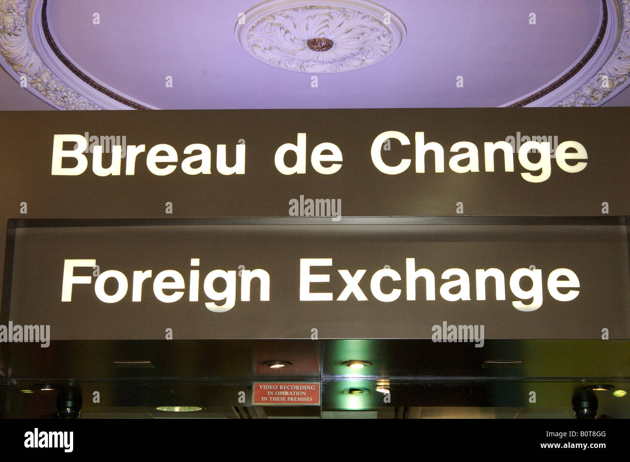 Bureau de Change, Foreign Exchange sign Stock Photo - Alamy
