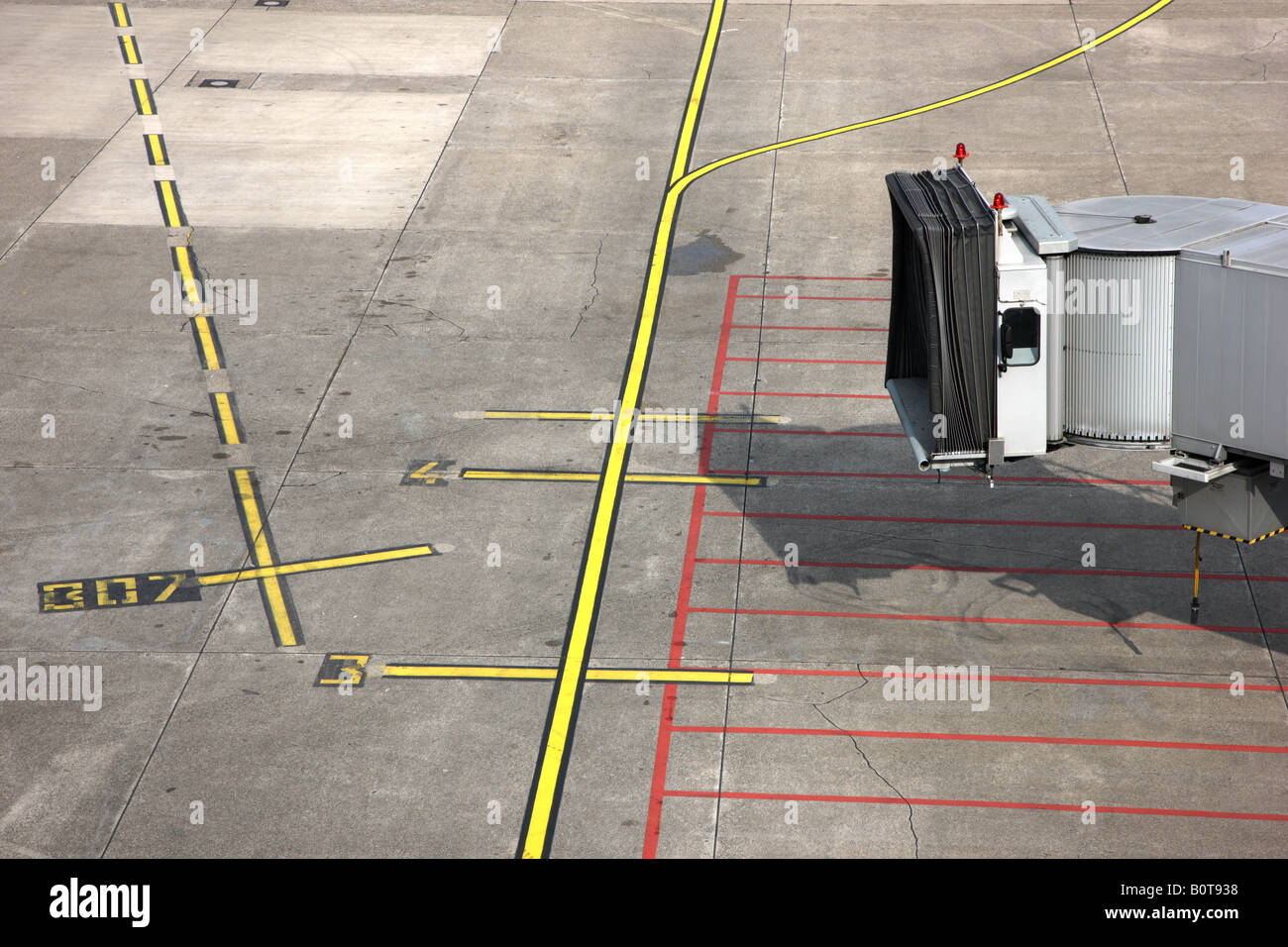 Airport markings hi-res stock photography and images - Alamy