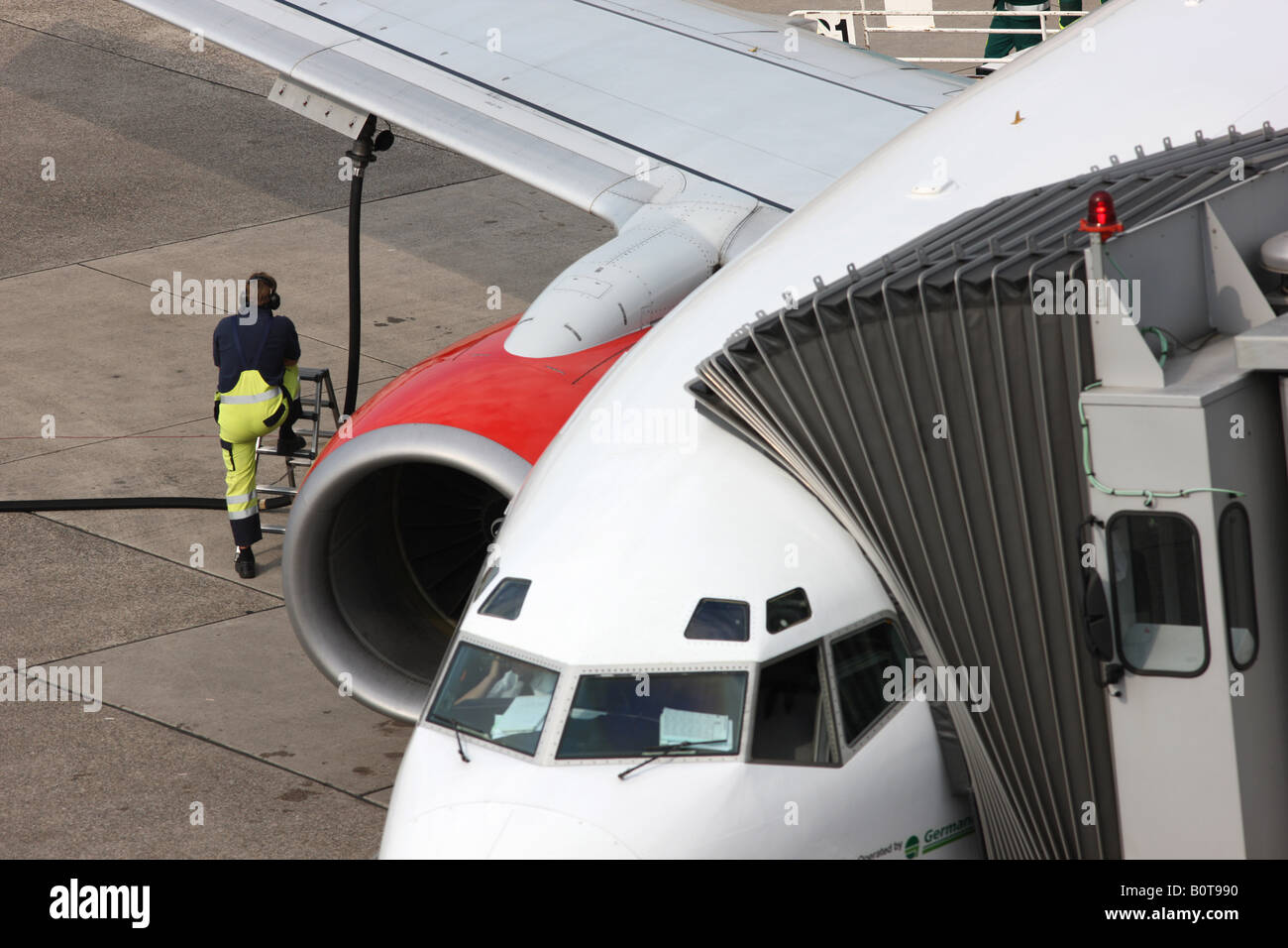 Into plane fueling hi-res stock photography and images - Alamy