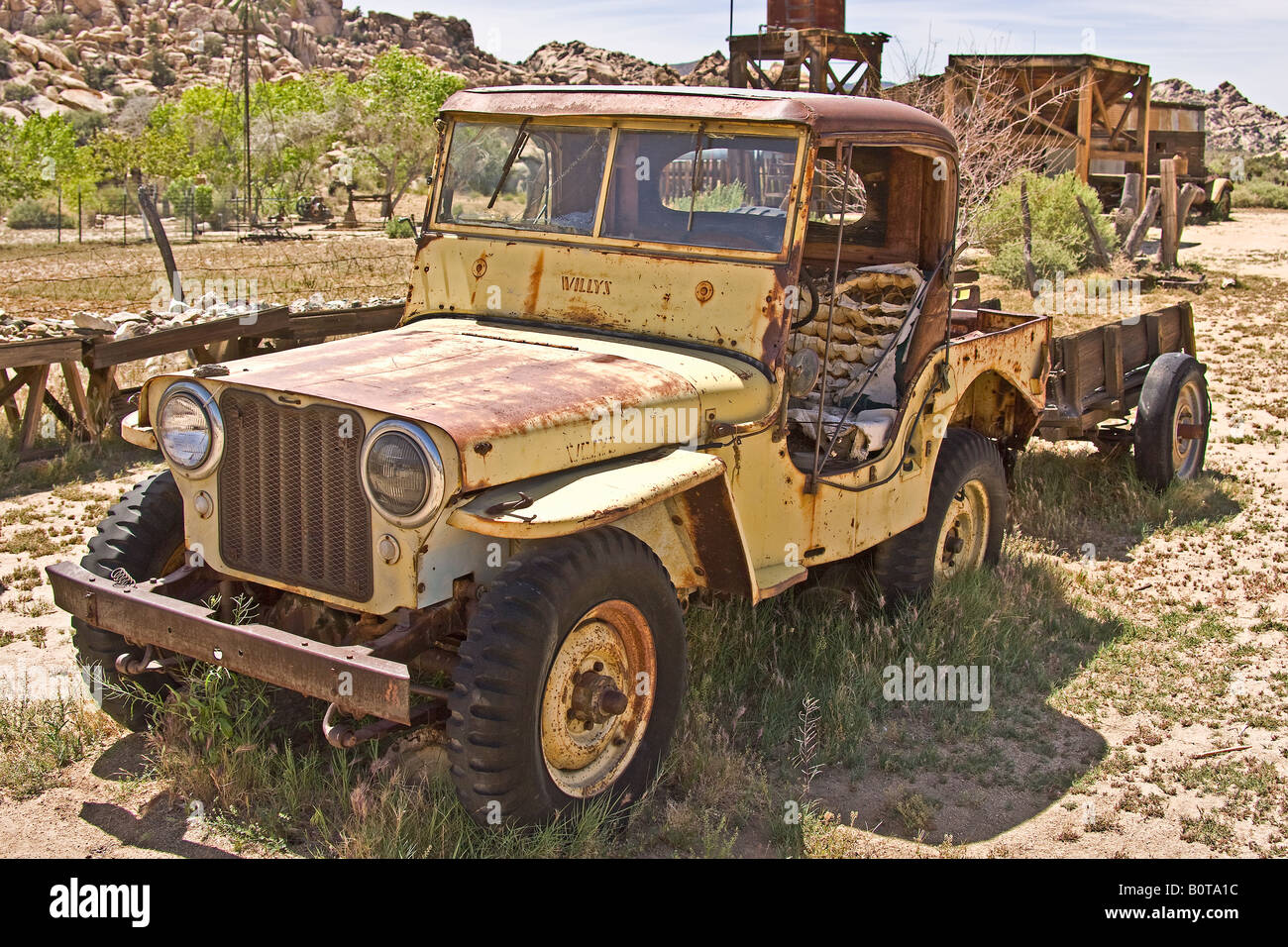 Old rusty Jeep with trailer Stock Photo - Alamy
