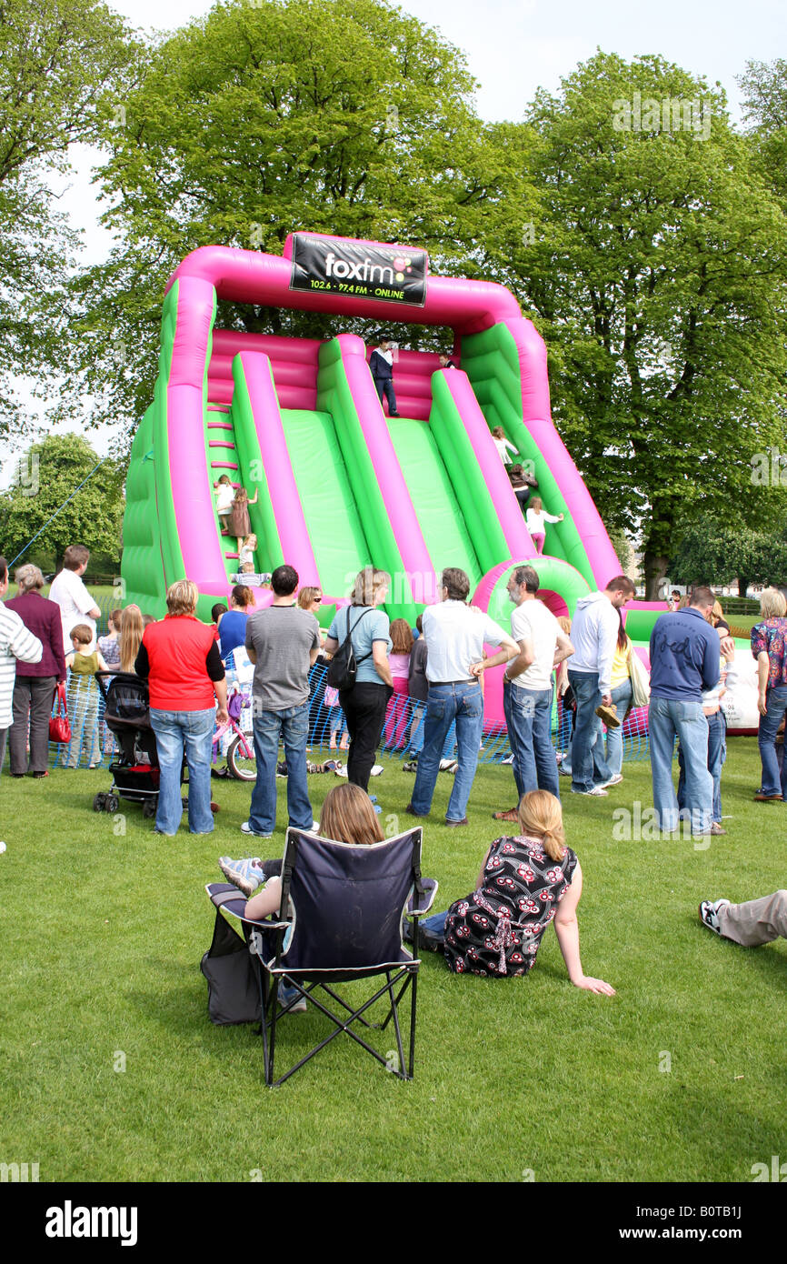 Kids sliding bouncy hi-res stock photography and images - Alamy