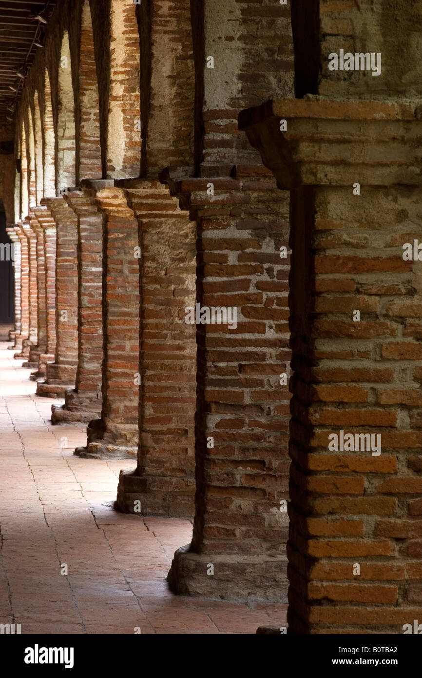 Brick pillars hi-res stock photography and images - Alamy