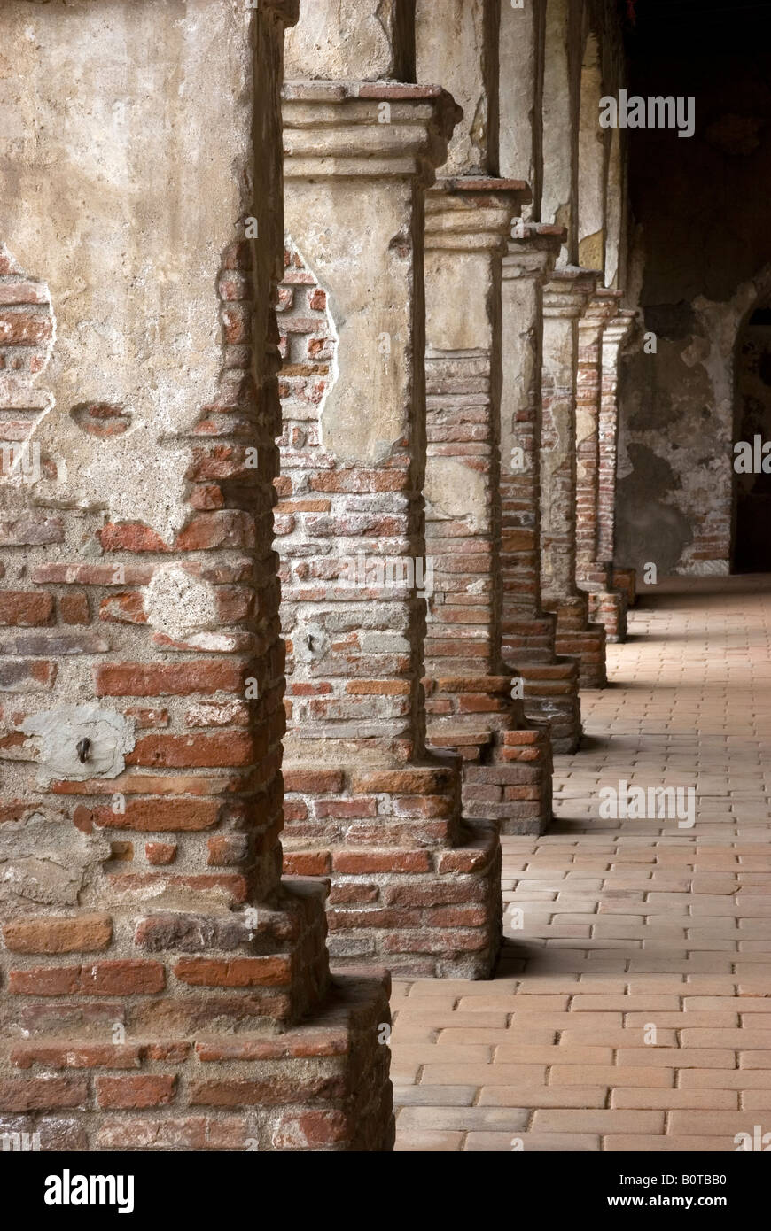 Brick pillars hi-res stock photography and images - Alamy