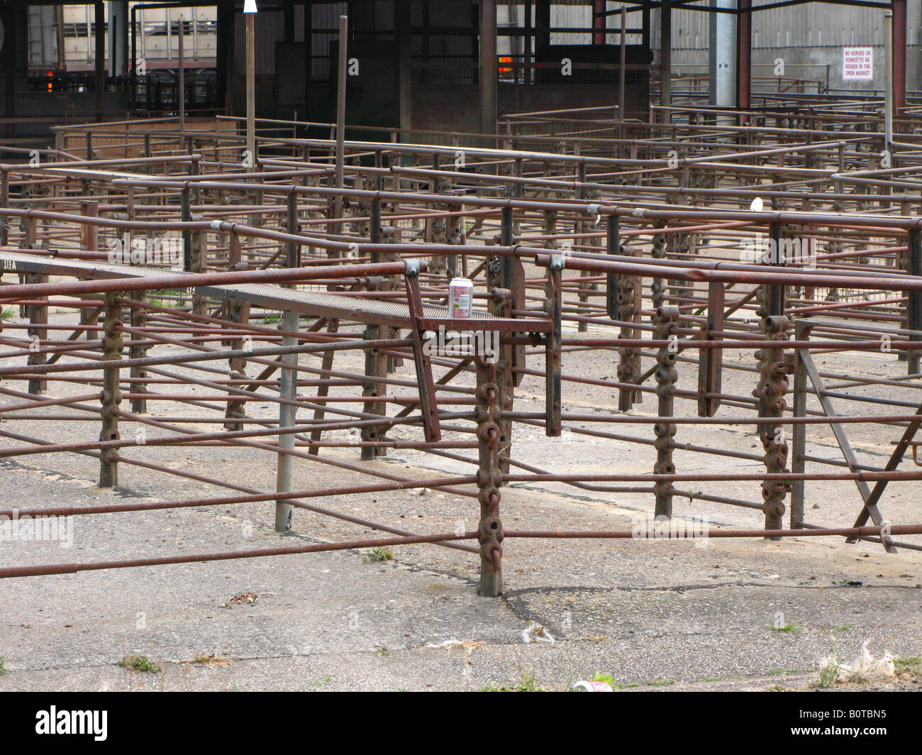 Empty livestock stalls at Abergavenny Farmers Market Stock Photo - Alamy