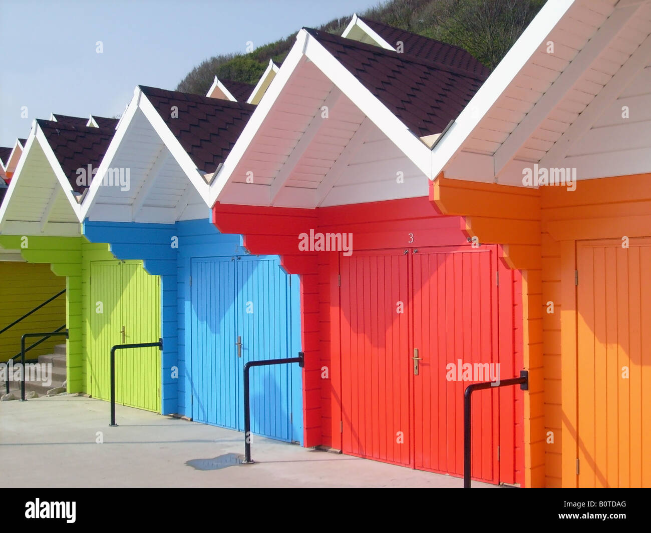 Row of beach chalets hi-res stock photography and images - Alamy