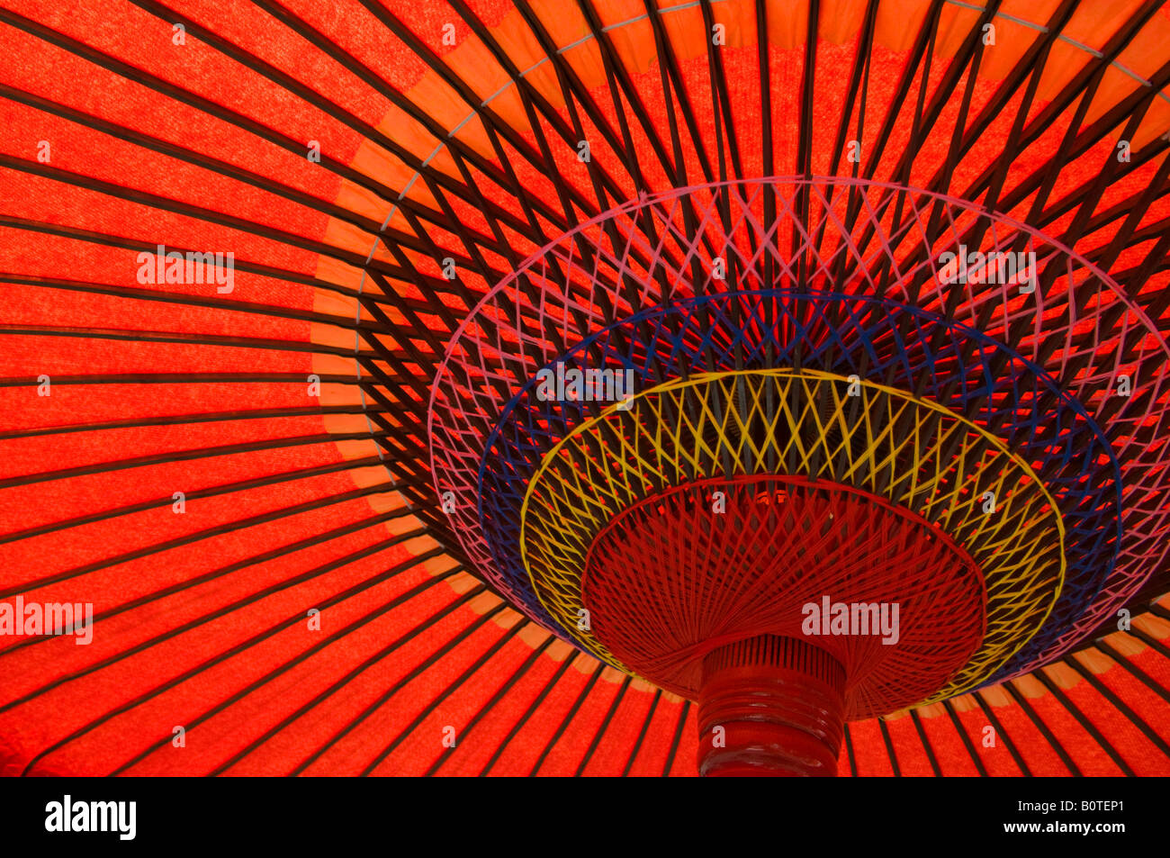 Japanese red paper parasol umbrella Stock Photo - Alamy