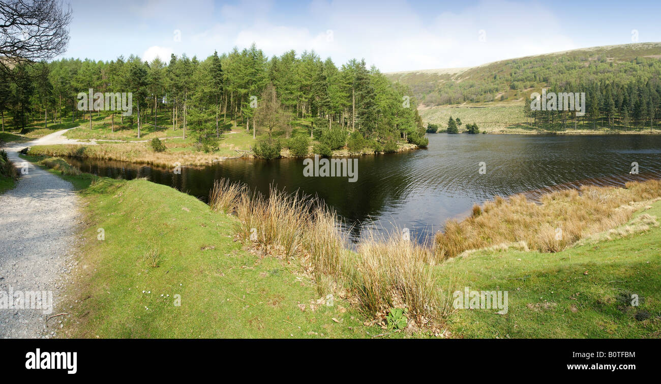 Howden Reservoir in the Derwent Valley Peak District National Park ...