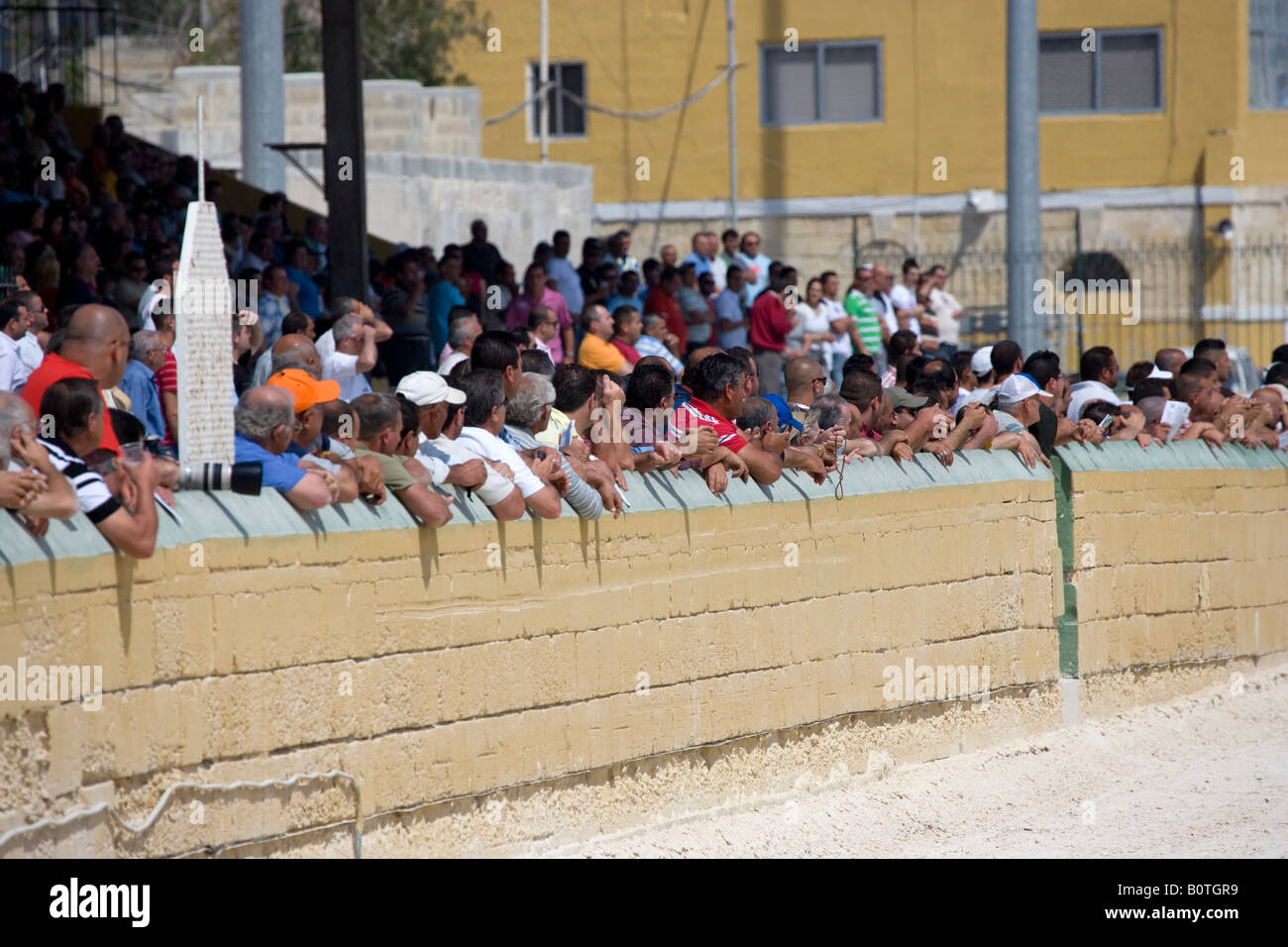 Stadium crowd racetrack hi-res stock photography and images - Alamy