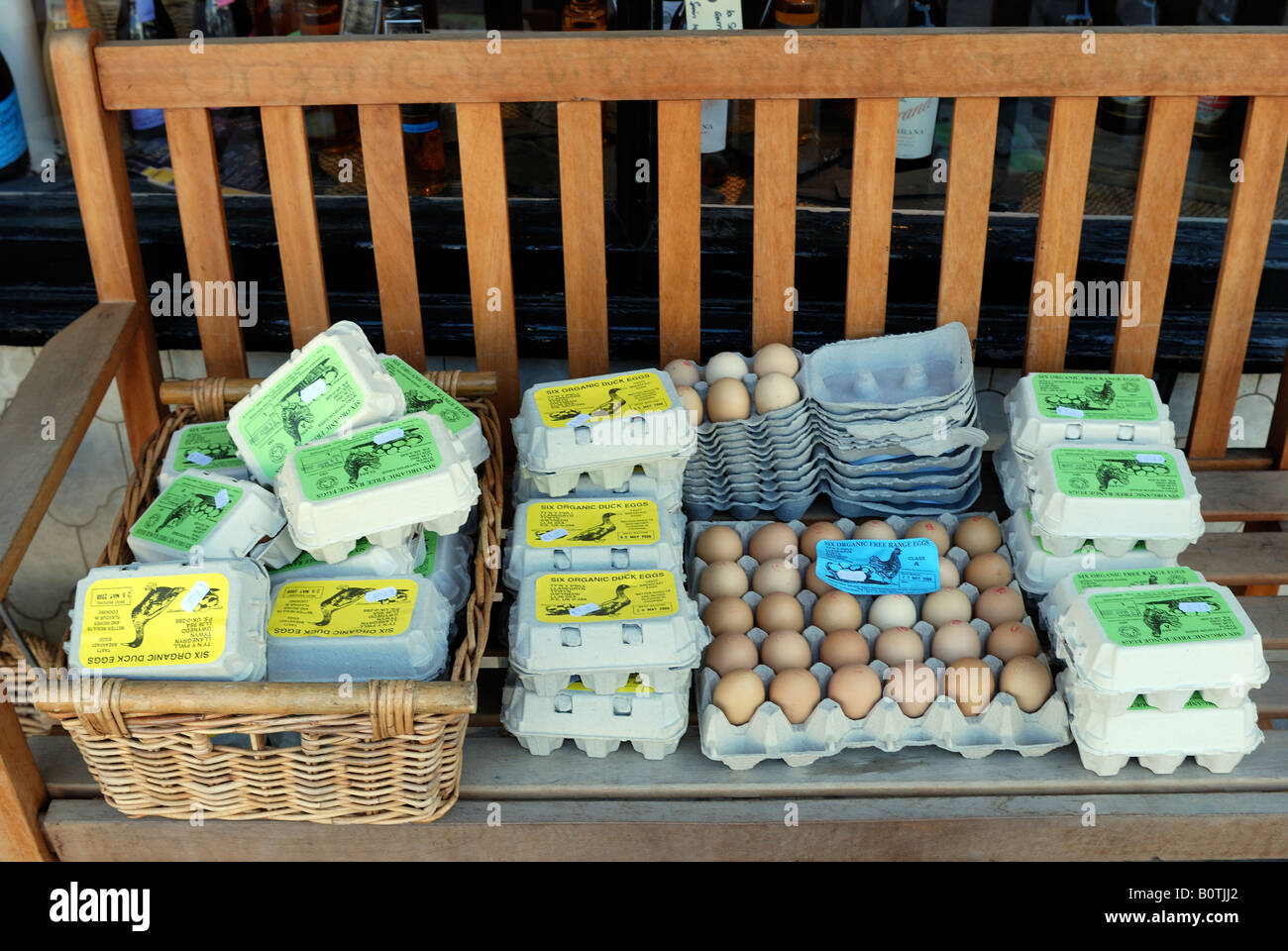 Eggs in sale on market hi-res stock photography and images - Alamy