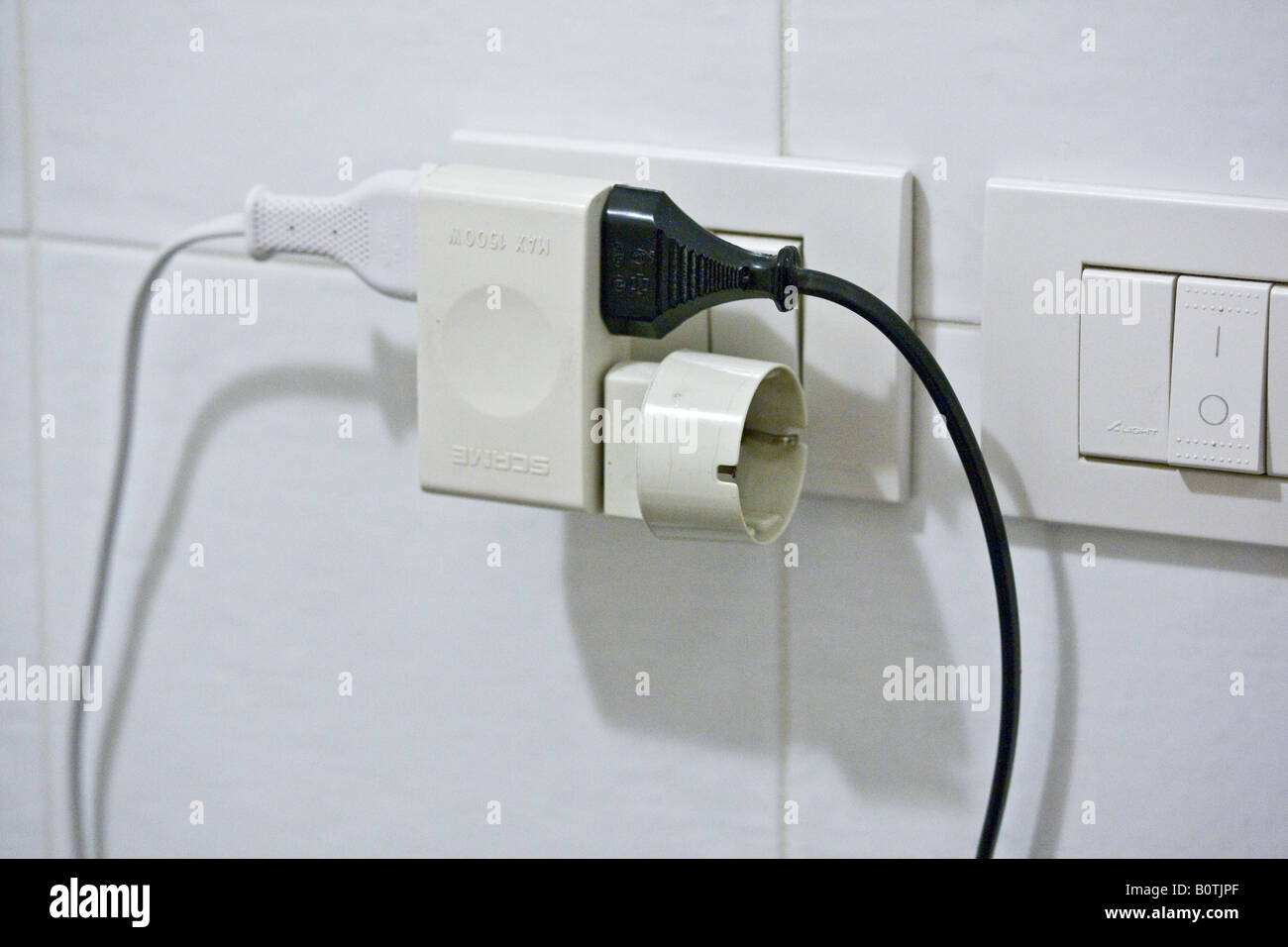 plug socket electircity cable join Stock Photo - Alamy