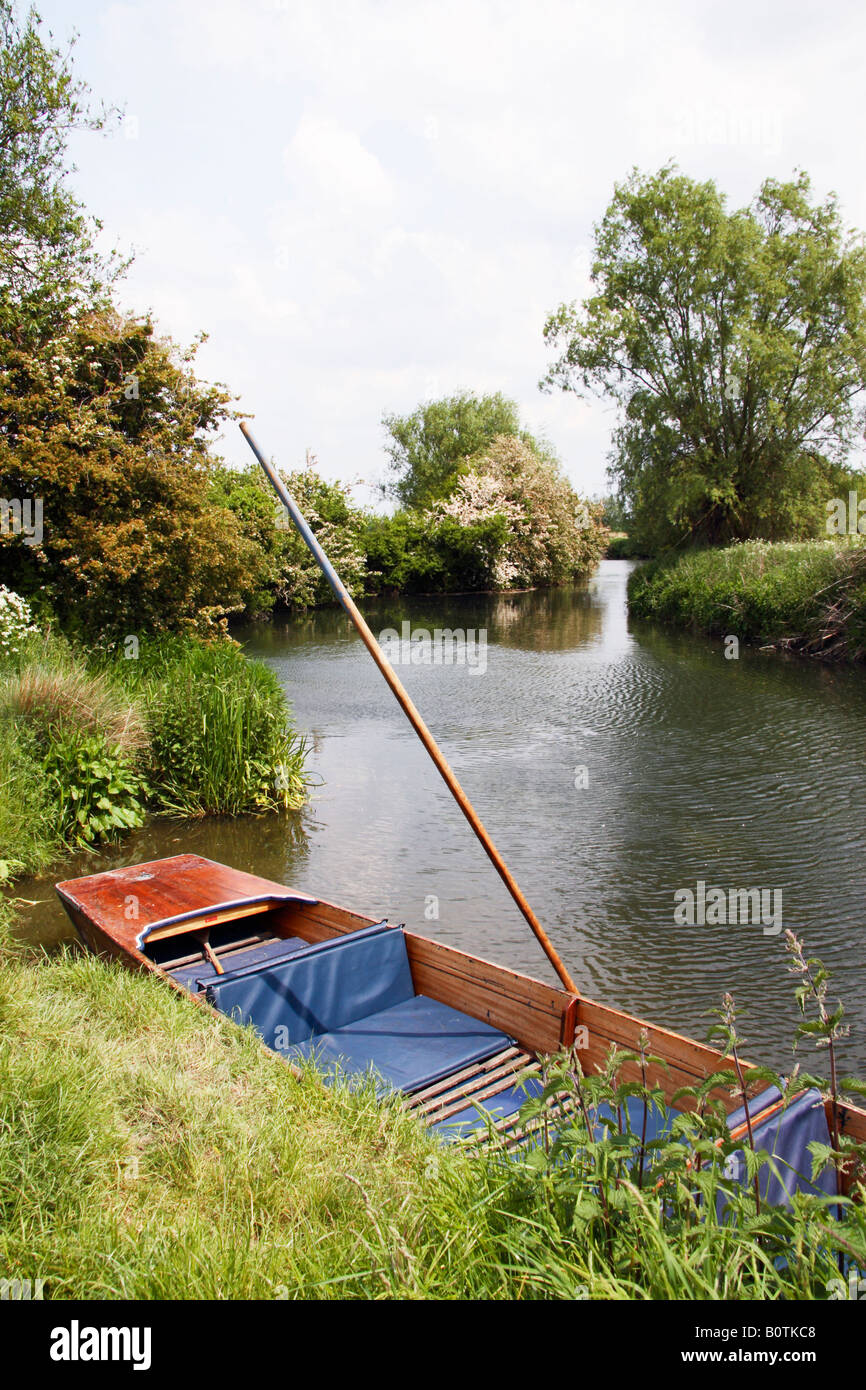 A Punt moored on the river Granta at Grantchester Meadows Stock Photo ...