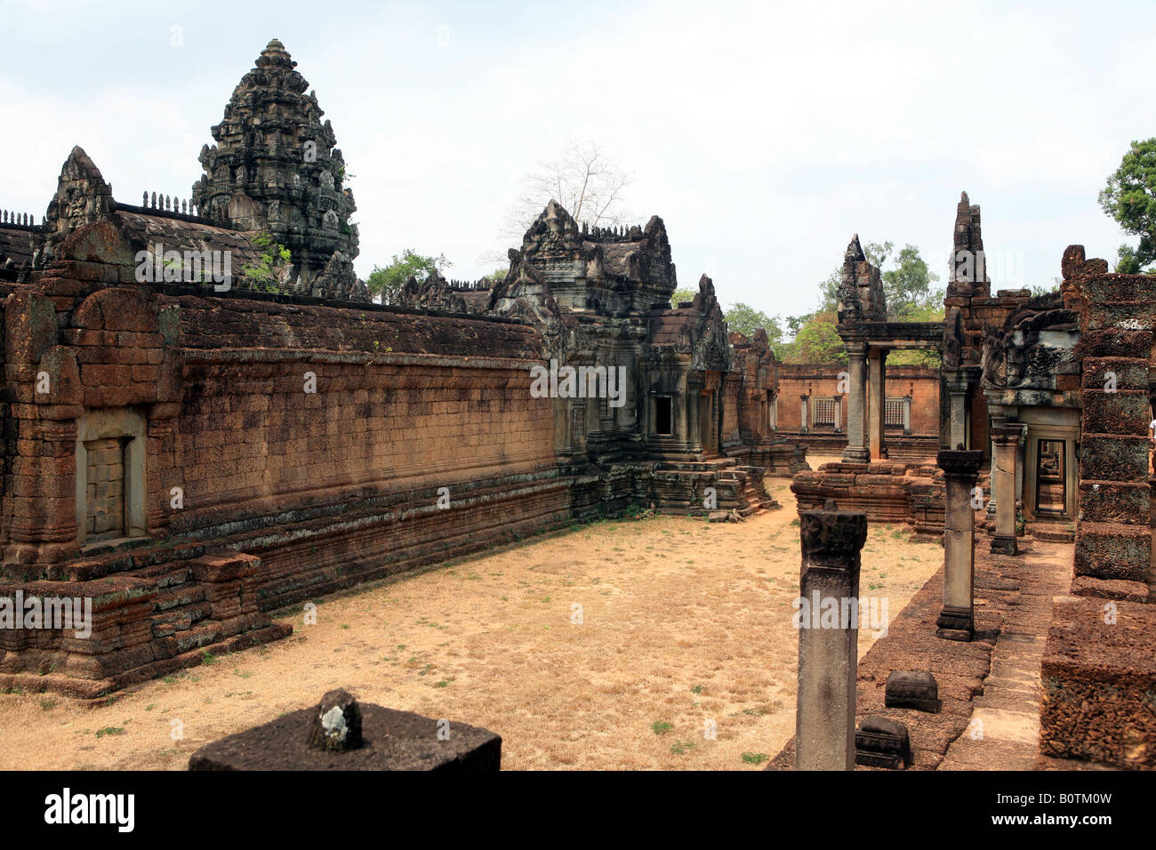 Inner enclosure Banteay Samre. Constructed in the mid 12th century by ...