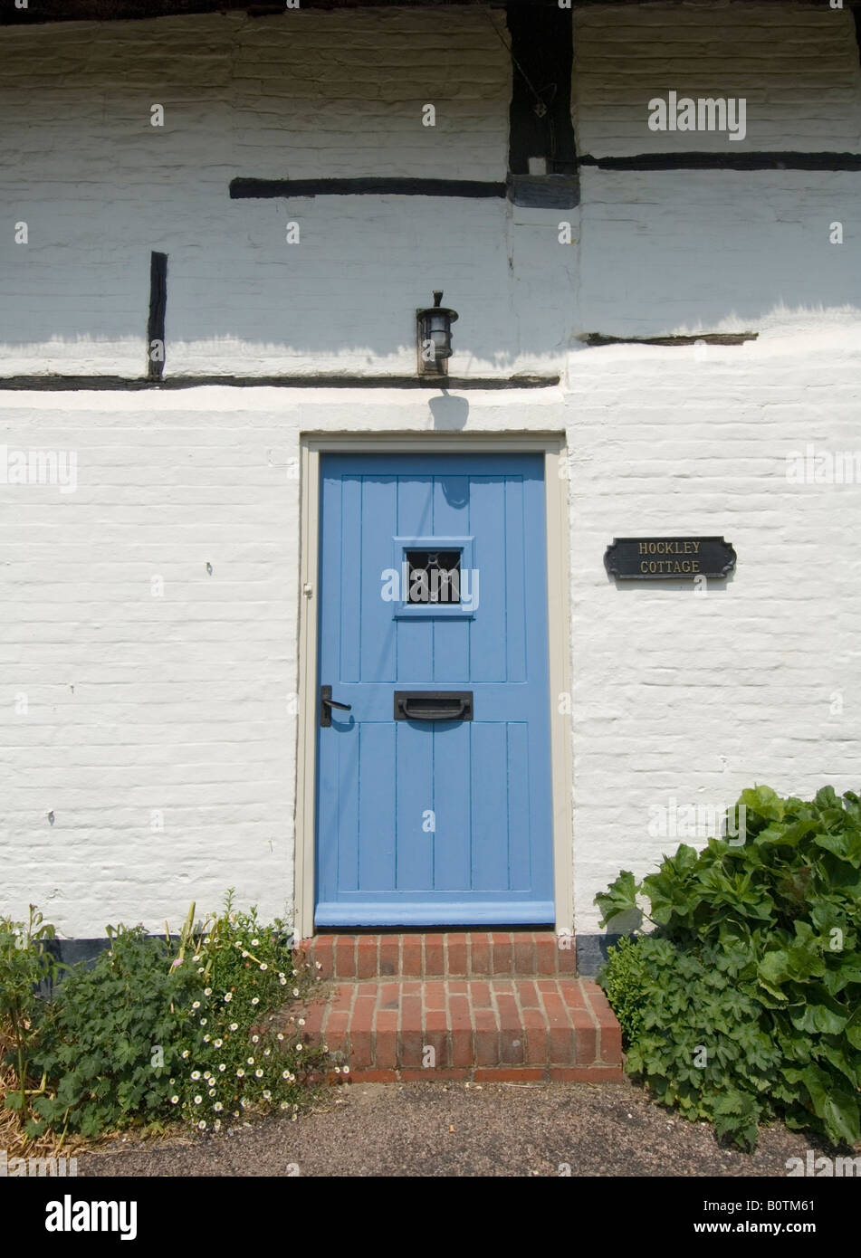 Old cottage front door hi-res stock photography and images - Alamy