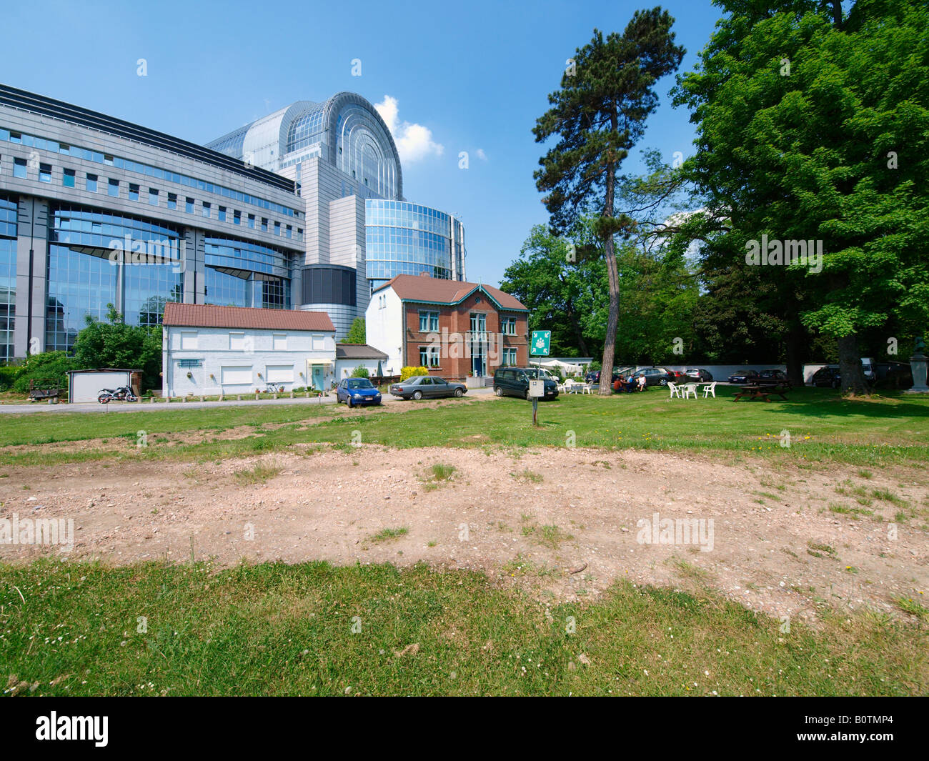 Back side of building hi-res stock photography and images - Alamy