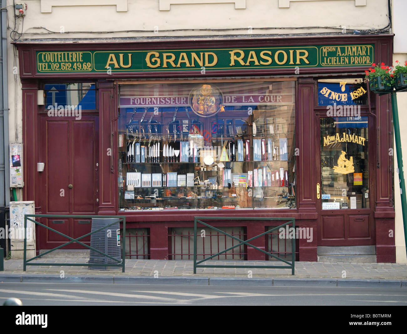 Old french store front hi-res stock photography and images - Alamy
