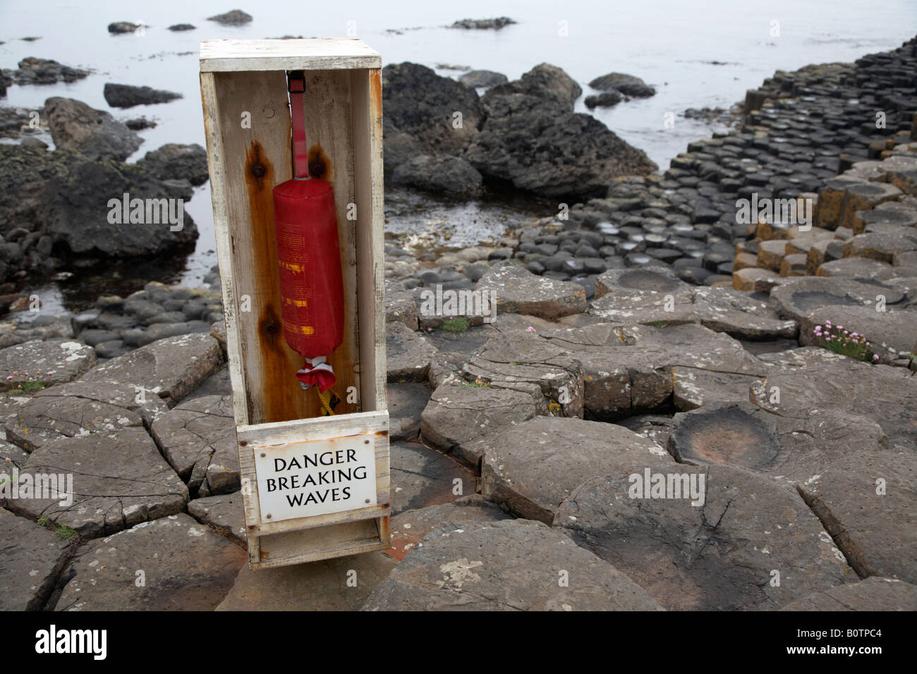 danger breaking waves sign and emergency rope at the giants causeway ...