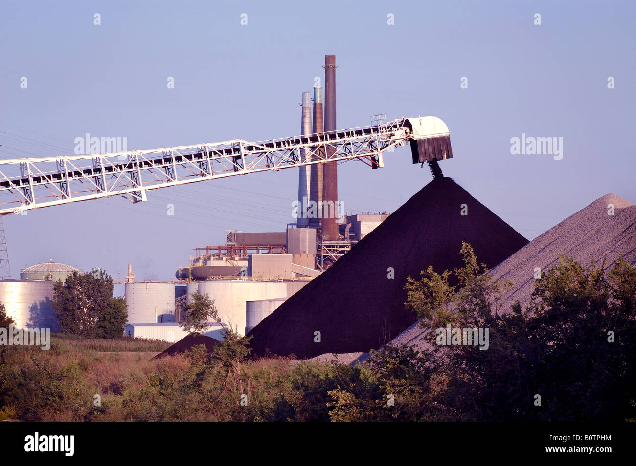 Coal ship hi-res stock photography and images - Alamy