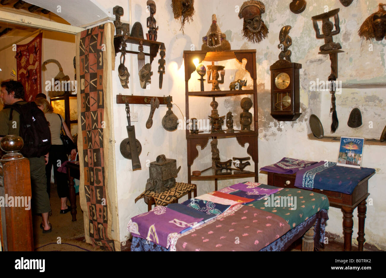 Art craft curio shop in Stone Town Stock Photo - Alamy