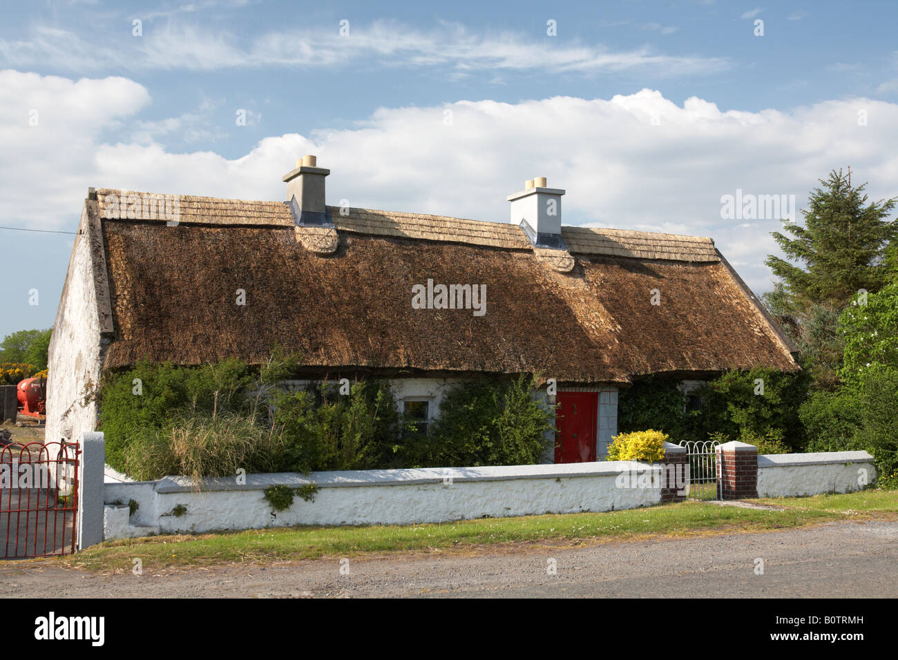 Irish cottage hi-res stock photography and images - Alamy