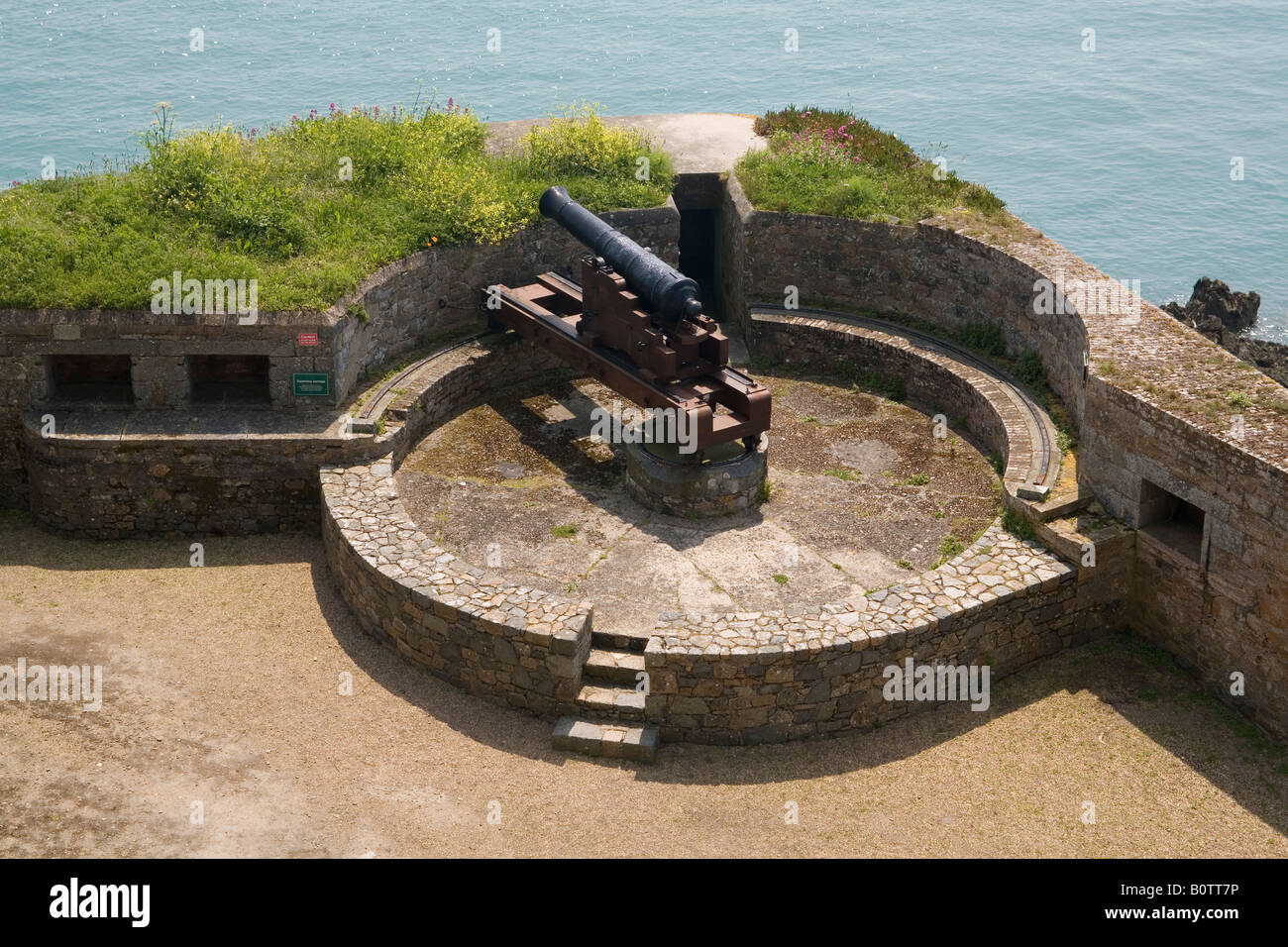 Channel Islands Guernsey Castle Cornet traversing gun Stock Photo - Alamy