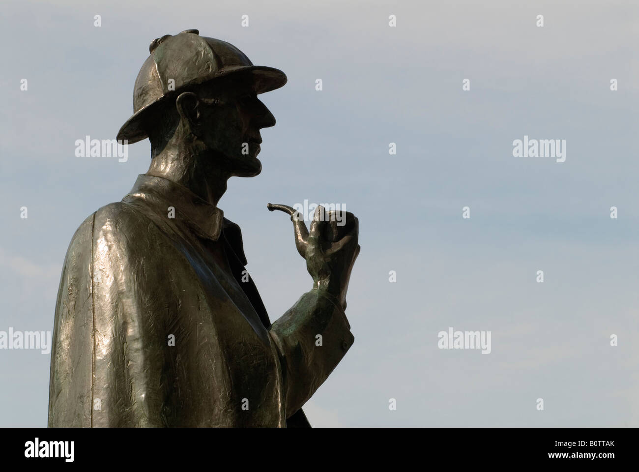 Sherlock holmes statue hi-res stock photography and images - Alamy