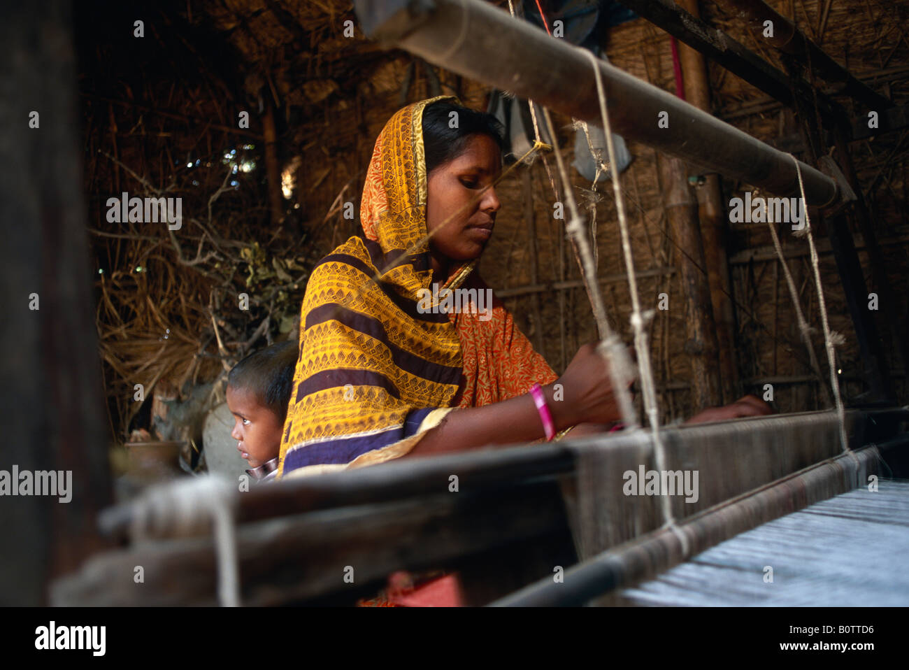 Weaving in bangladesh hi-res stock photography and images - Alamy