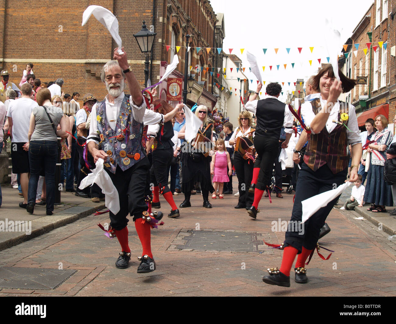 sweeps festival morris dancers traditional dancing rochester kent Stock ...