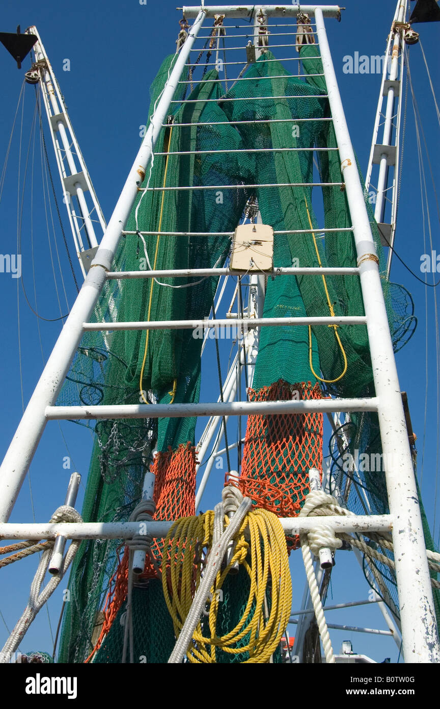 Net fishing boat mast hi-res stock photography and images - Alamy