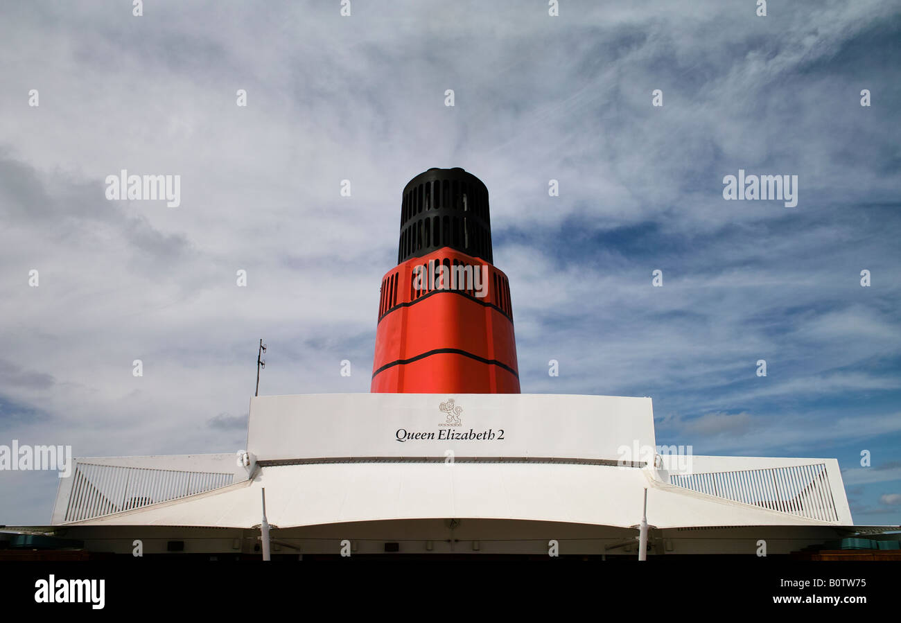 Funnel of Cunards QE2 Stock Photo - Alamy