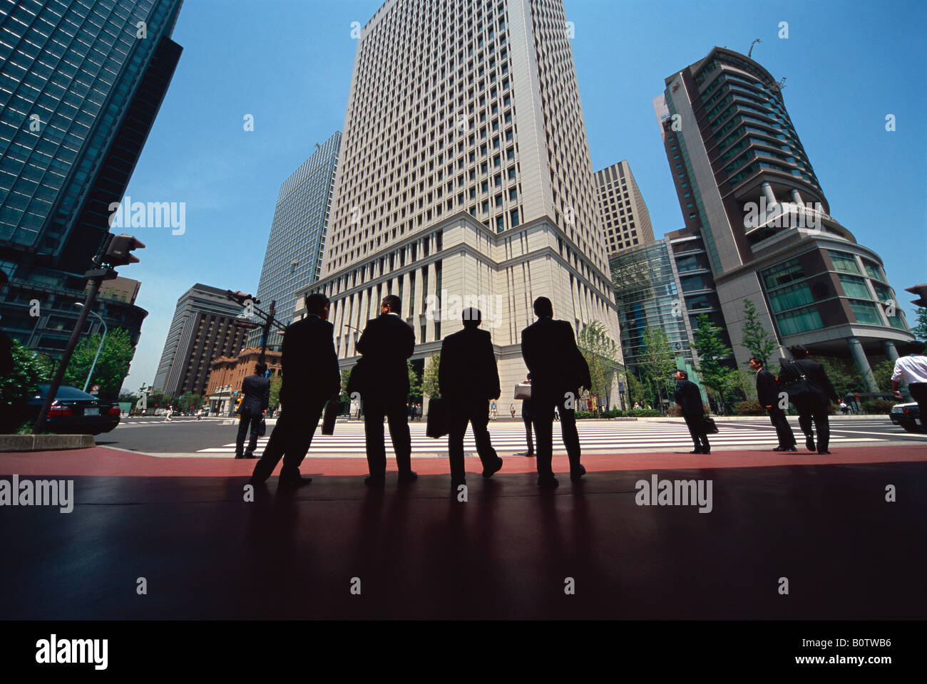 Businessman outdoors building standing hi-res stock photography and ...