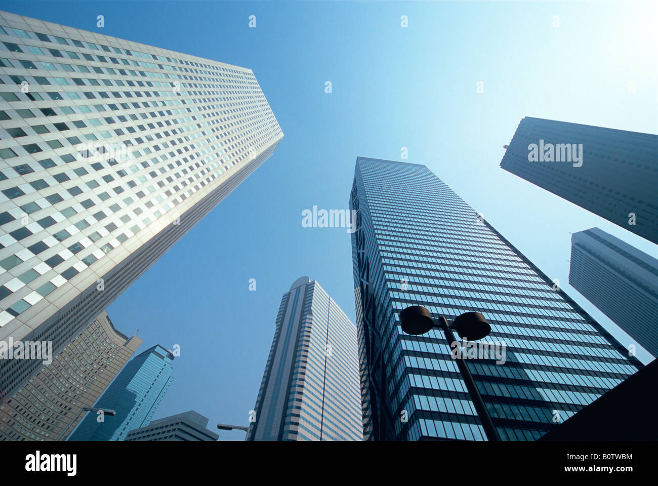 Street scene shinjuku tokyo hi-res stock photography and images - Alamy