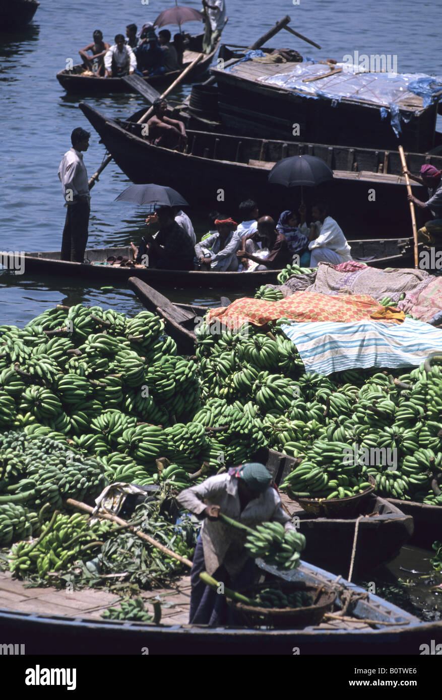 Loading bananas hi-res stock photography and images - Alamy