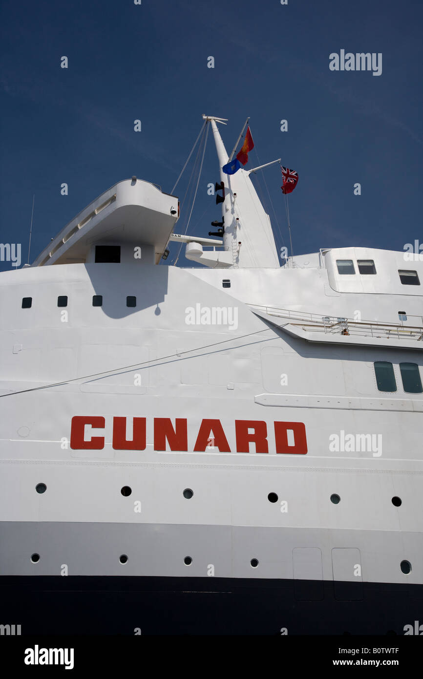 Bridge on the Cunard QE2 Stock Photo - Alamy