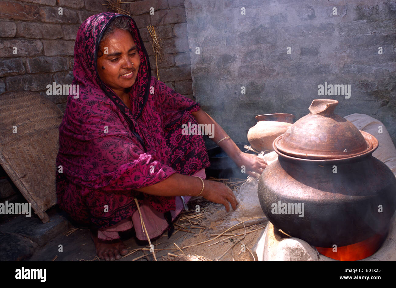 Preparing a meal rural Bangladesh Stock Photo - Alamy