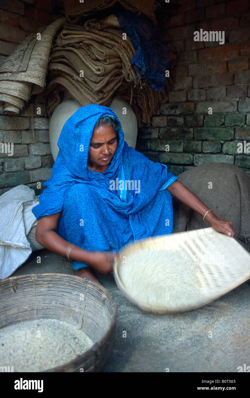 Woman cooking bangladesh food hi-res stock photography and images - Alamy