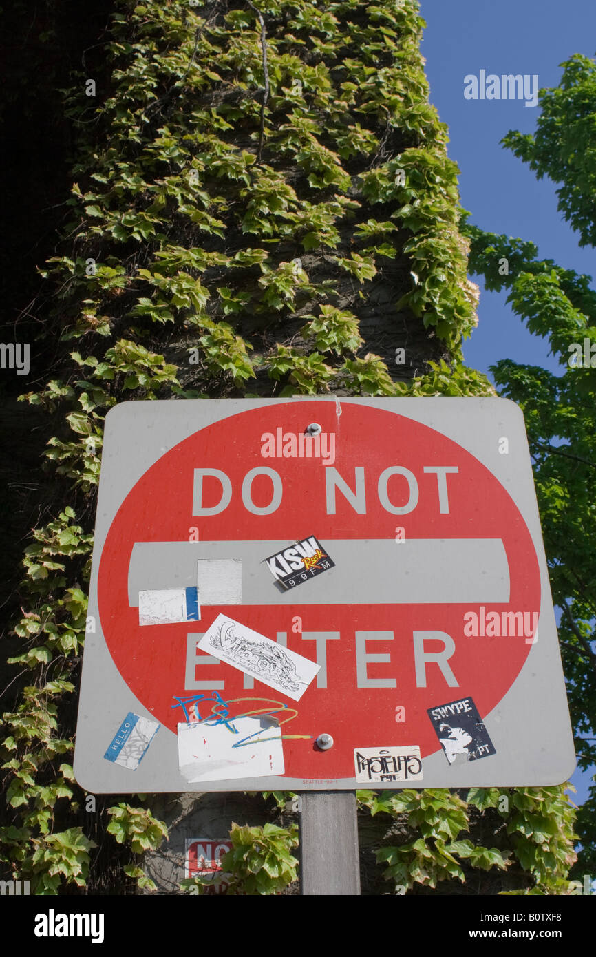 Sign vandalized hi-res stock photography and images - Alamy