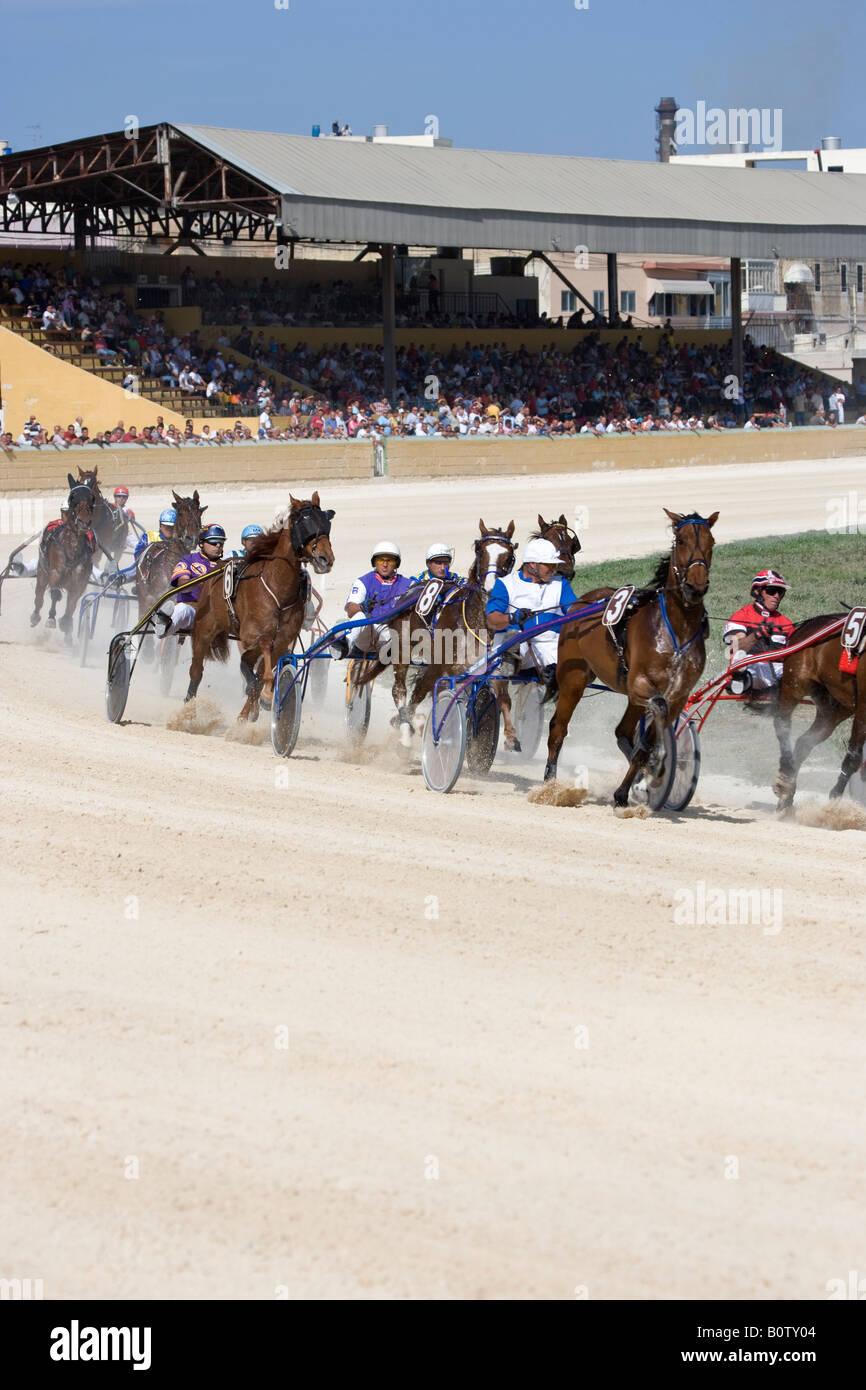 Horse racing track hi-res stock photography and images - Alamy
