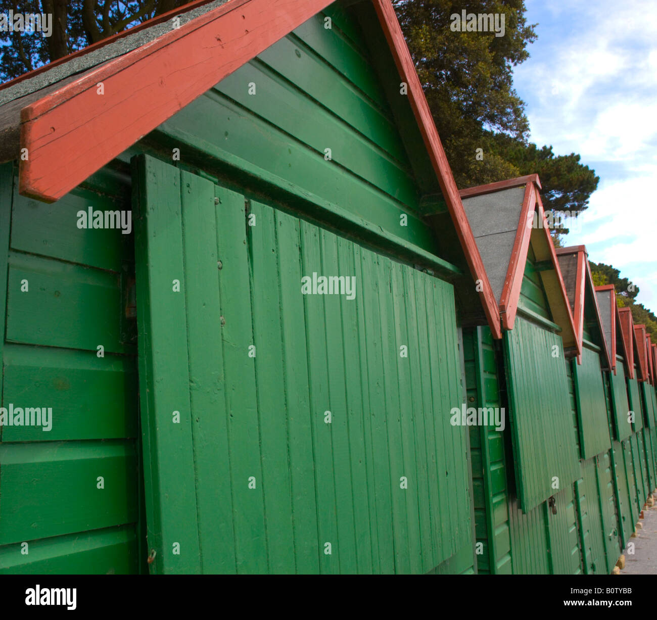 Beach huts on a English beach front 2/2 Stock Photo - Alamy