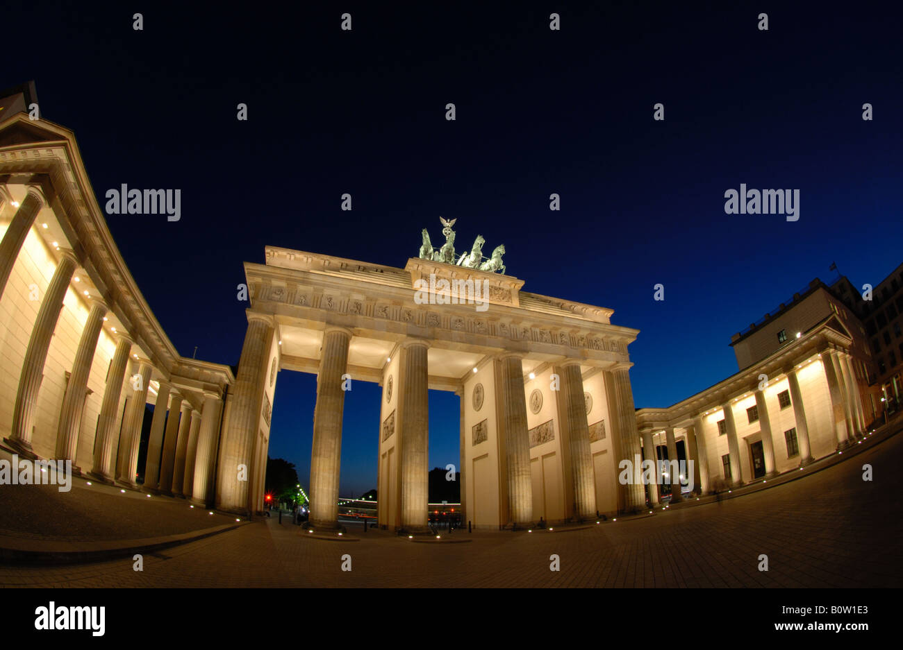 Brandenburg Gate at night Berlin Stock Photo - Alamy