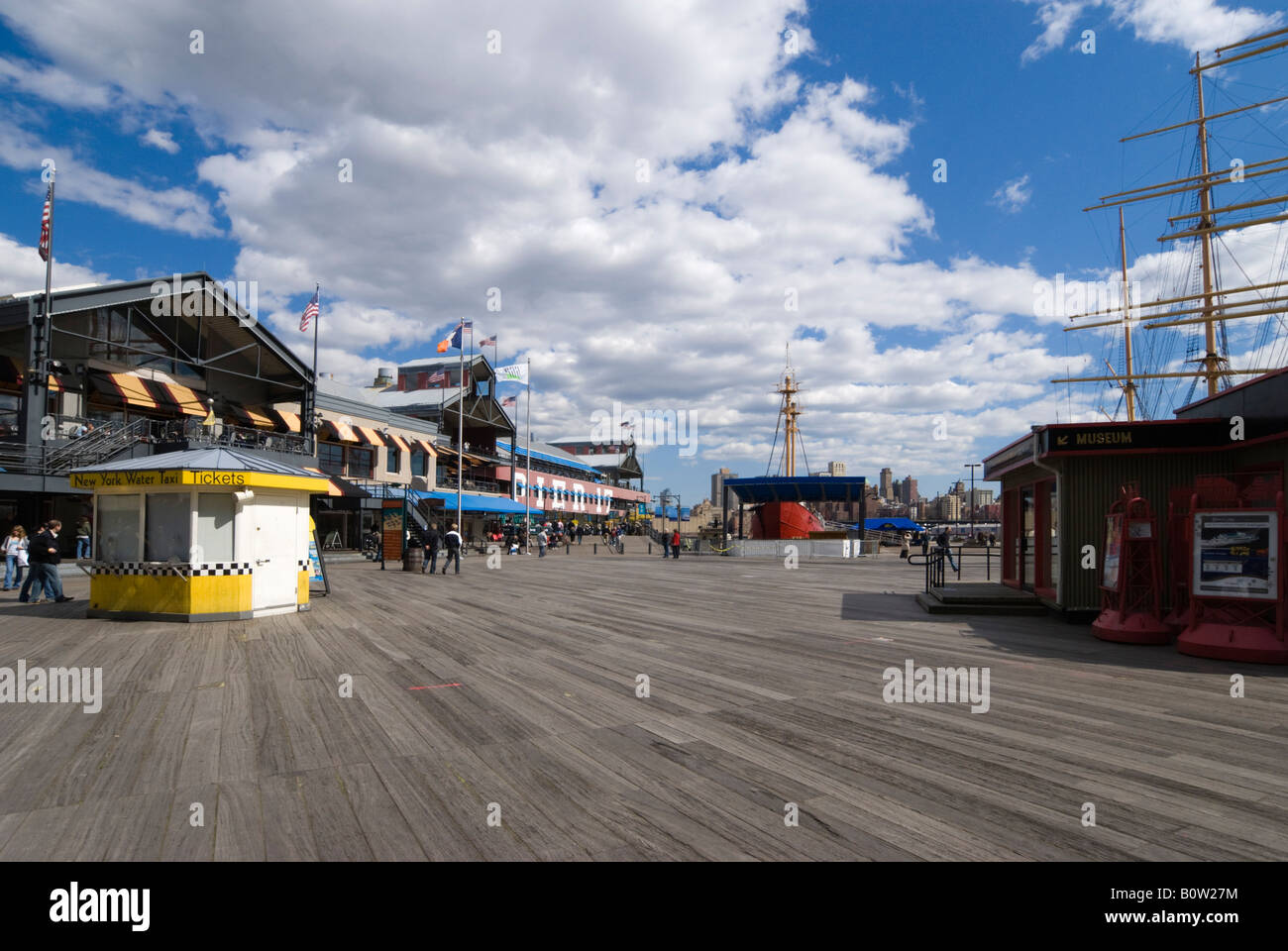 New York city Manhattan island docks wooden boardwalk Stock Photo - Alamy