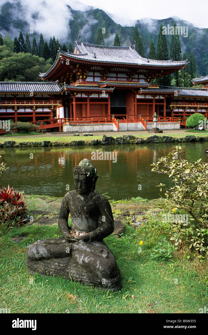 Byodo in temple buddha hi-res stock photography and images - Alamy