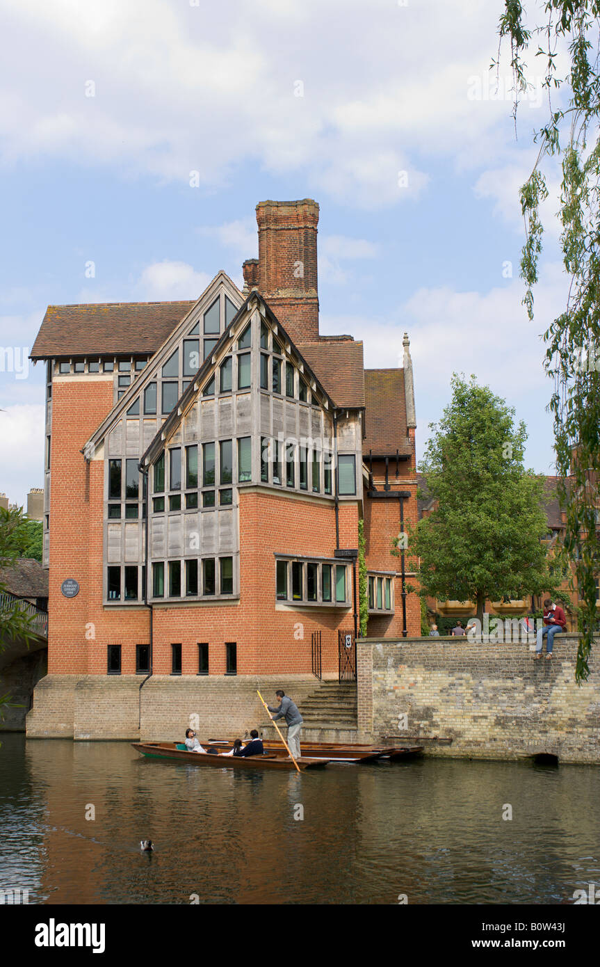 University of cambridge, trinity hall college river front Stock Photo ...