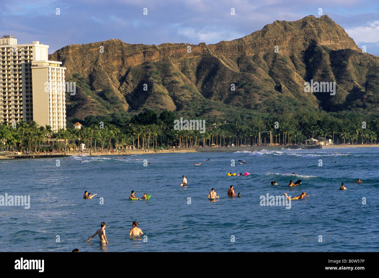 Diamond head sunset surfers waikiki hi-res stock photography and images ...