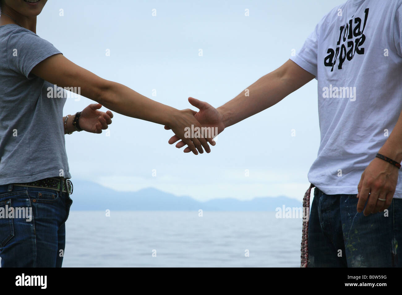 Couple shaking hands Stock Photo - Alamy