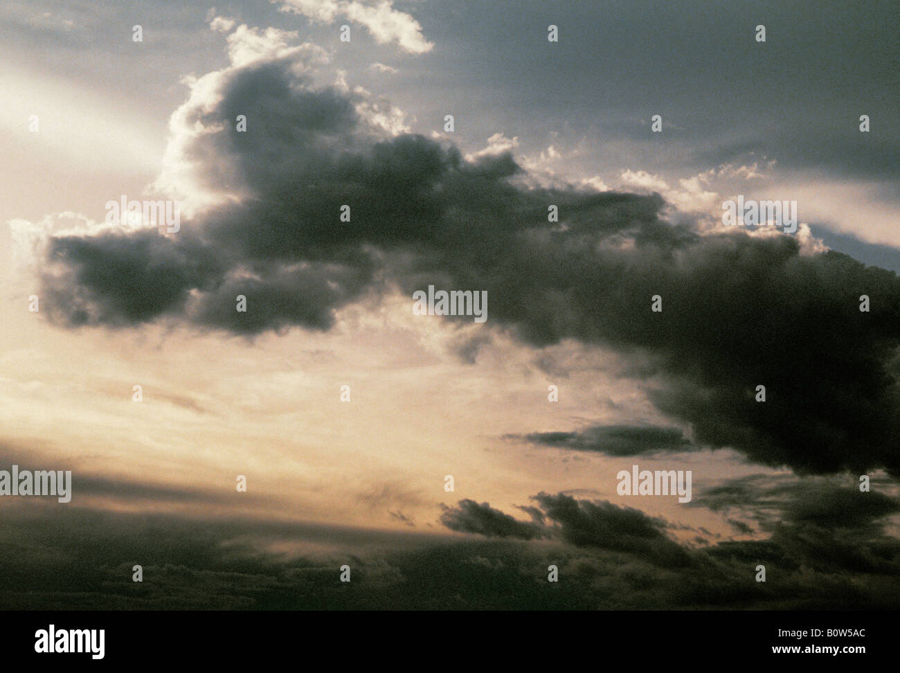 Changing cloudscape hi-res stock photography and images - Alamy