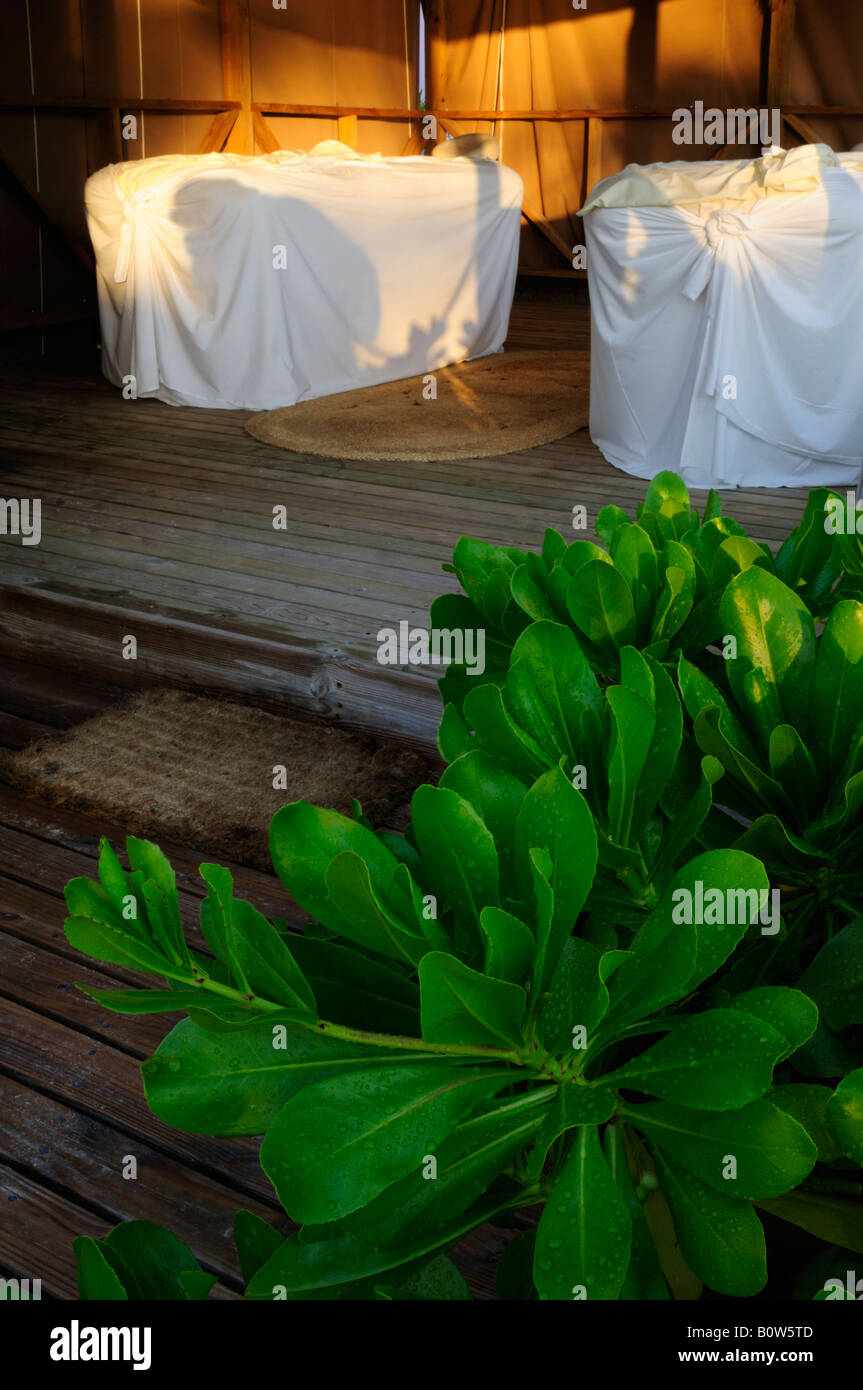 Outdoor Spa Massage Tables Stock Photo - Alamy