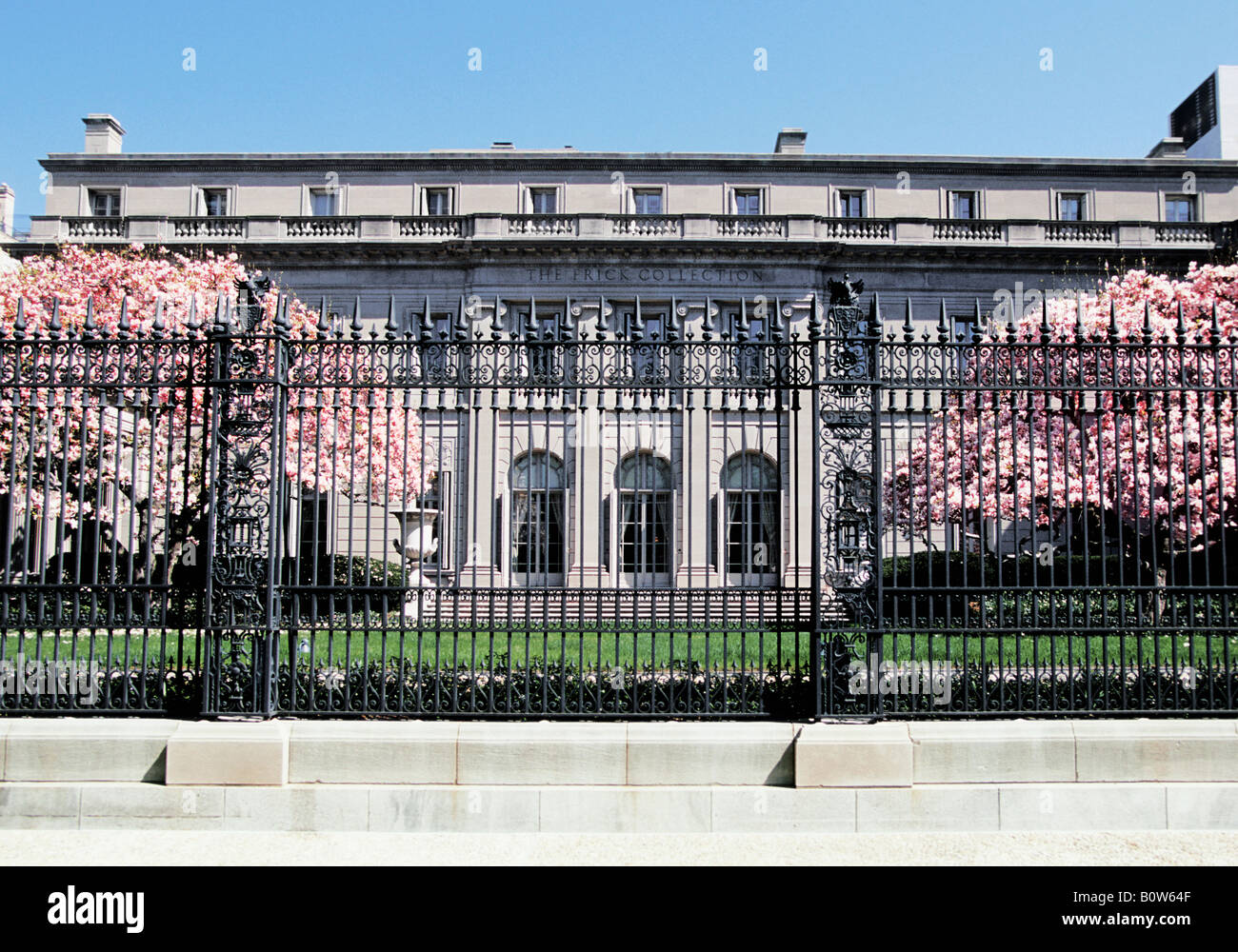 The frick collection exterior hi-res stock photography and images - Alamy
